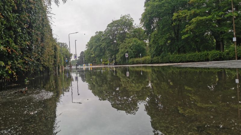 Edinburgh flooding: Half of July rain fell in one hour - BBC News