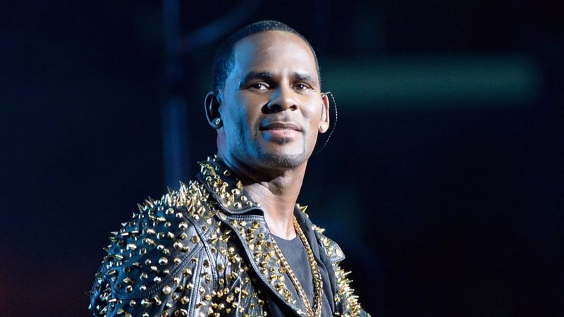 R Kelly gives defiant performance amid protests in North Carolina - BBC ...