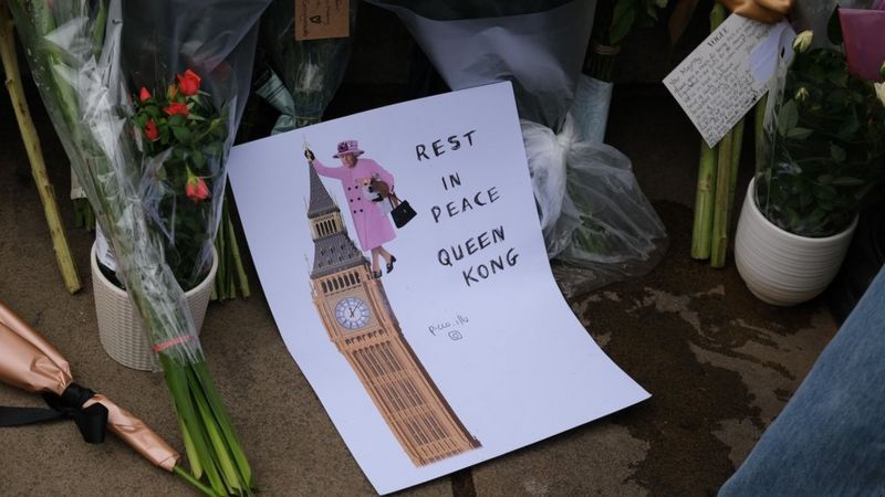 Notes to Queen Elizabeth II: Paddington bears, memories and messages ...