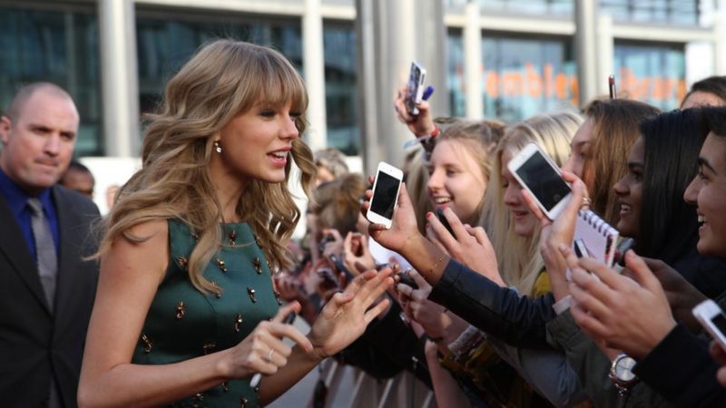 Taylor Swift donates $50,000 to a 'Swiftie' being treated for cancer ...