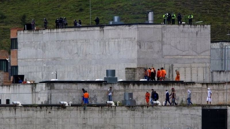 Ecuador jail fight: Dozens of inmates killed in gang war - BBC News