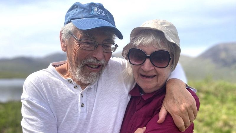 The strangers searching for missing hiker Neil Skinner - BBC News