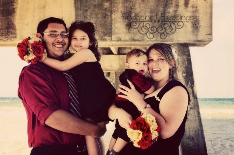 Polyamorous marriage: Is there a future for three-way weddings? - BBC News