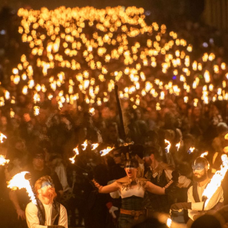 Torchlight procession fires up Edinburgh's Hogmanay celebrations - BBC News