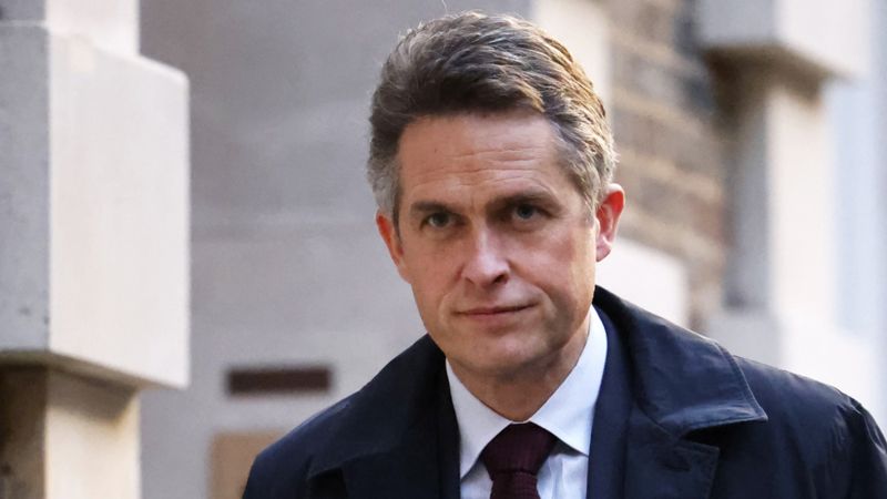 Sir Gavin Williamson to stand in new Staffordshire constituency - BBC News