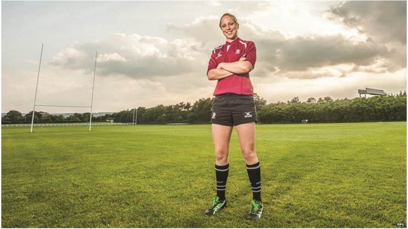 This female rugby referee is making history this weekend - BBC News