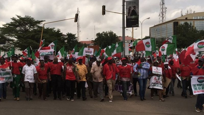 Nigeria unions pressing ahead with strike despite court ruling - BBC News