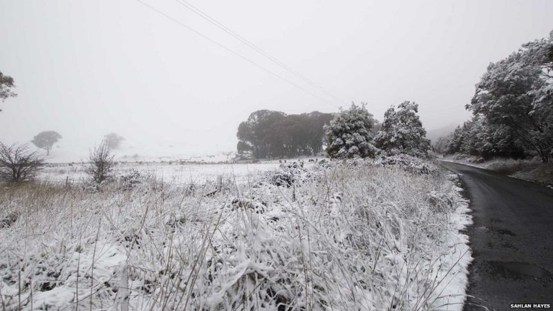 Atmospheric images of snow-covered Australia - BBC News
