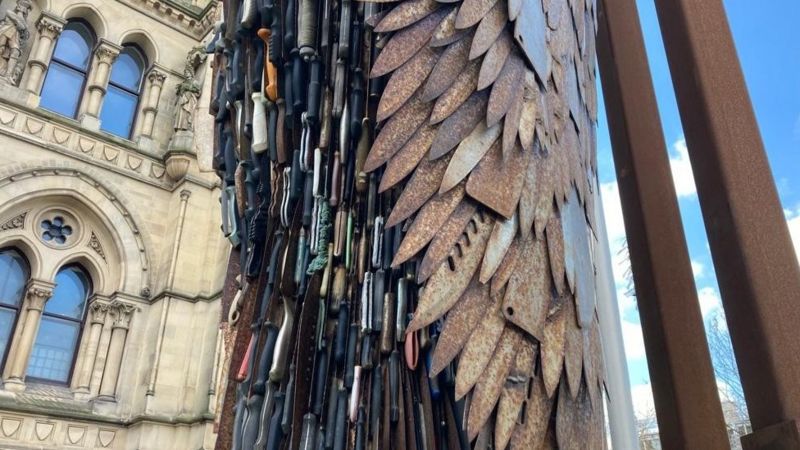Knife Angel sculpture unveiled in Bradford - BBC News