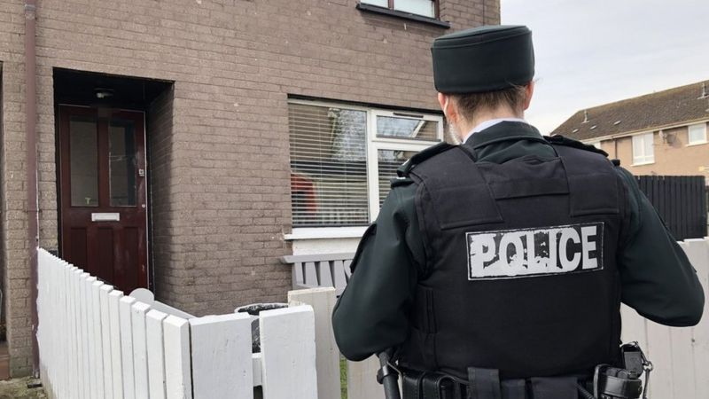 Police appeal to people 'trapped' by paramilitaries to seek help - BBC News