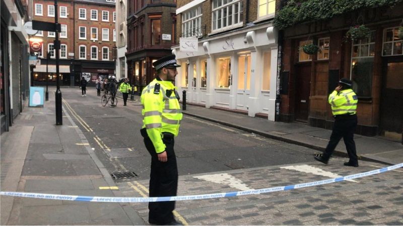 Soho streets evacuated over WW2 bomb find - BBC News
