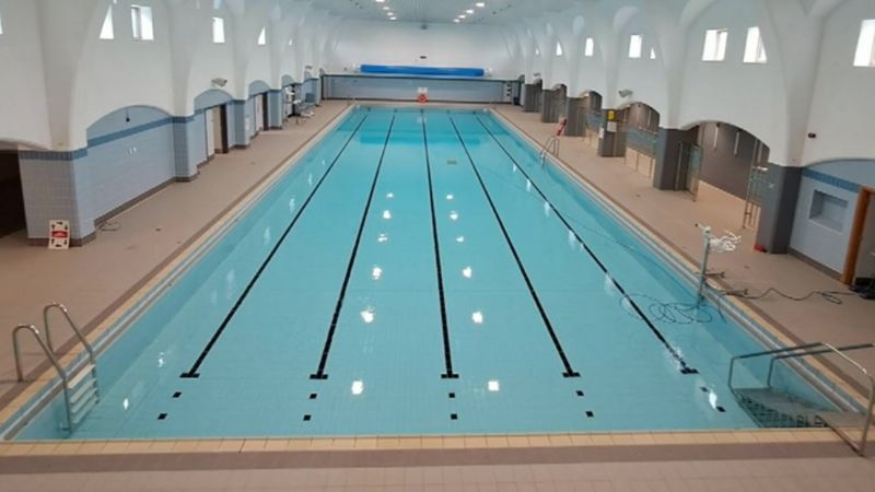 Albert Avenue Pools in Hull reopens after £10.5m revamp - BBC News