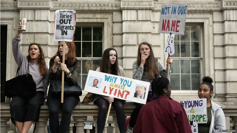 London protest against 'ugly' Brexit campaigns - BBC News