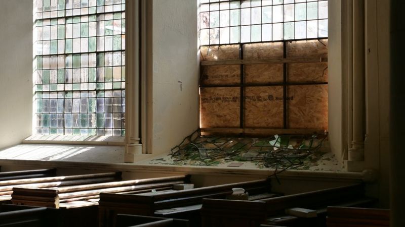 Fire-damaged Royston church refit 'will take years' - BBC News