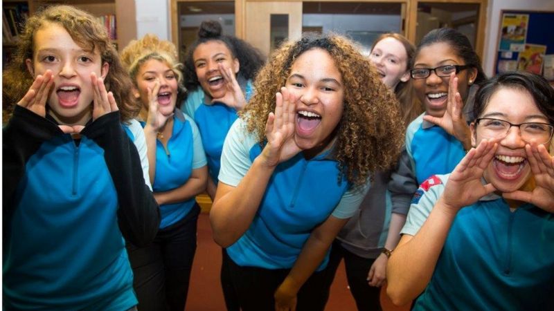 Girlguiding overhauls badges to help girls 'thrive' - BBC News