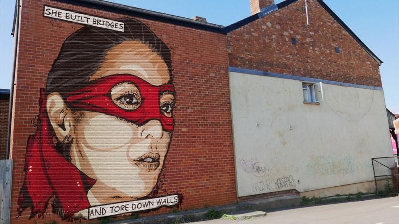 Singing policeman Tim Jones's Rocky Horror video goes viral - BBC News