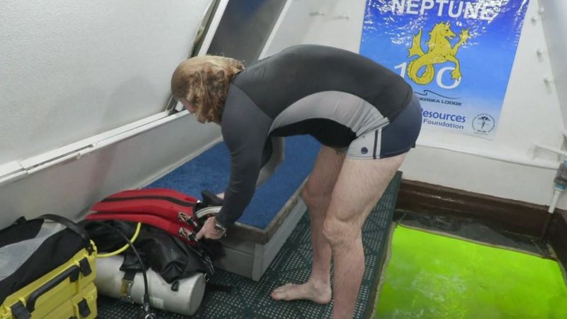Joseph Dituri: Meet the record-breaking aquanaut! - BBC Newsround