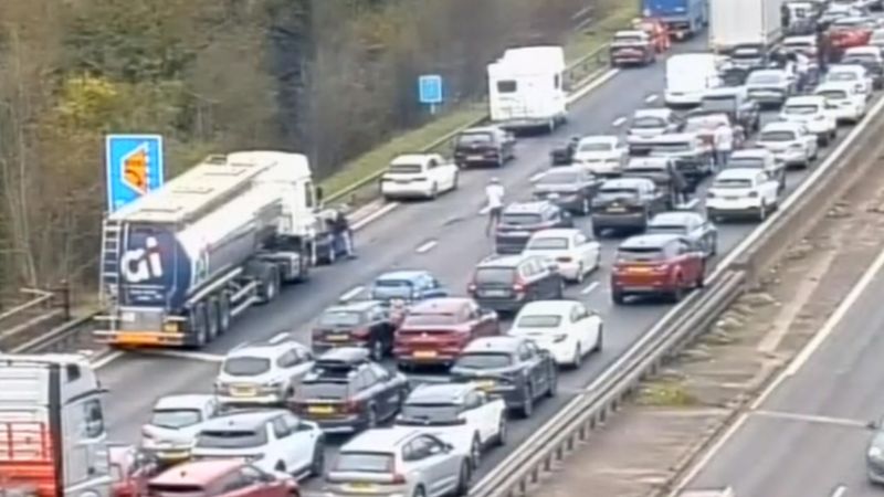 Hours of delays after lanes close due to M6 lorry crash - BBC News