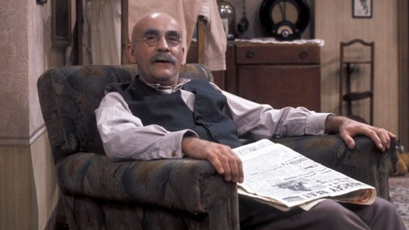 Warren Mitchell obituary: Alf Garnett and much more - BBC News