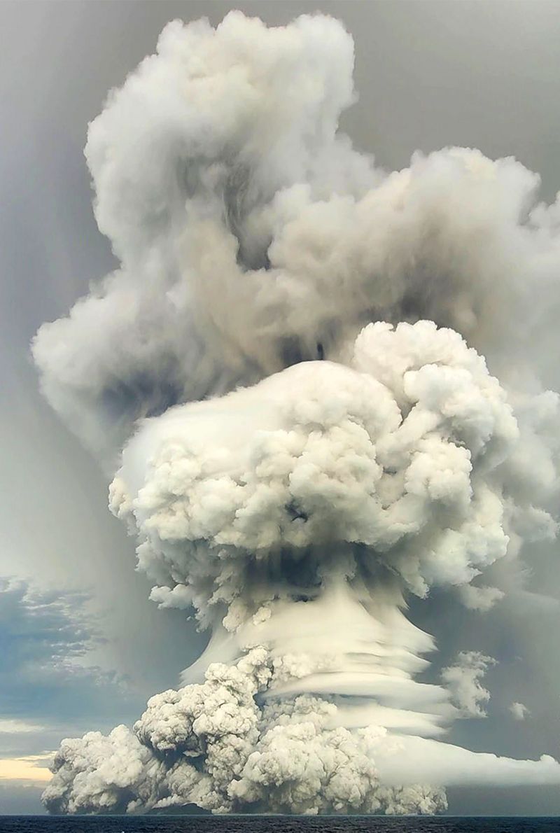 Tonga volcano: Plume reached half-way to space - BBC News
