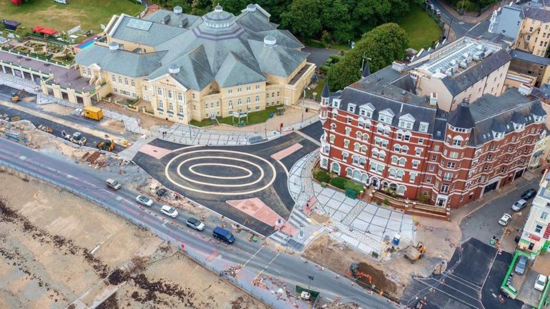 Douglas oval roundabouts 'a disaster waiting to happen' - BBC News