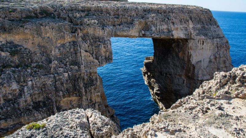 Malta's Azure Window collapses into the sea - BBC News