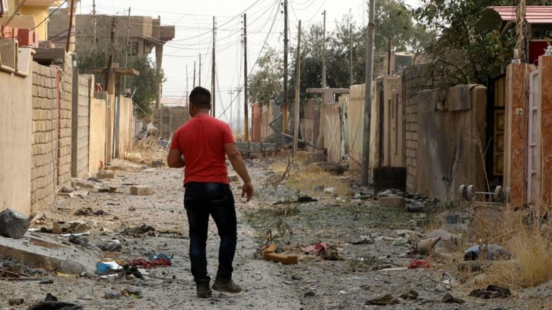 Mosul battle: UN receives reports of IS atrocities - BBC News