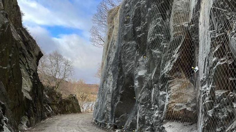 Devil’s Gulch: Powys path reopens five years after rockfall - BBC News