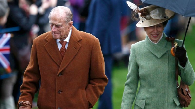 Royal Family attend Sandringham Christmas church service - BBC News