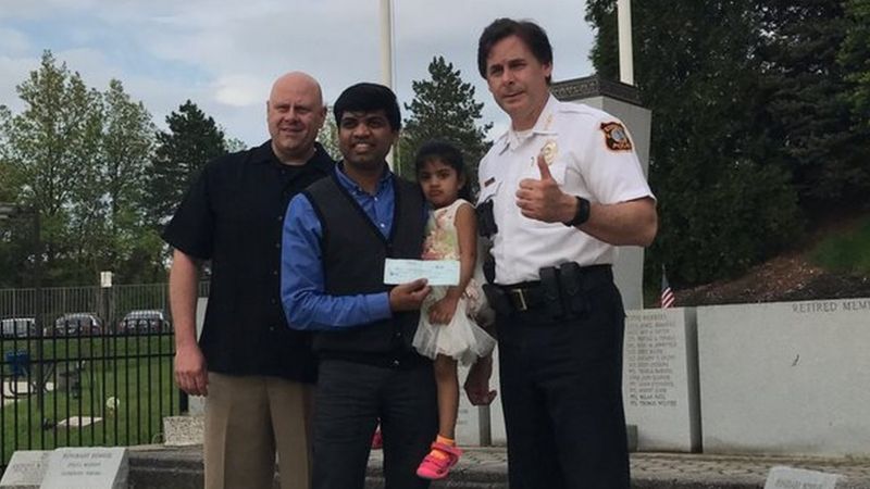 US reward for robbed Indian man who saved colleague - BBC News