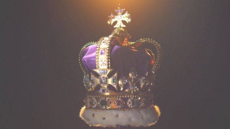 Royal raid: The curious case of the Irish Crown Jewels - BBC News