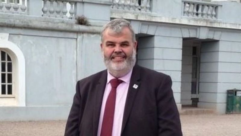 Torbay Council Conservative leader 'breached code of conduct' - BBC News