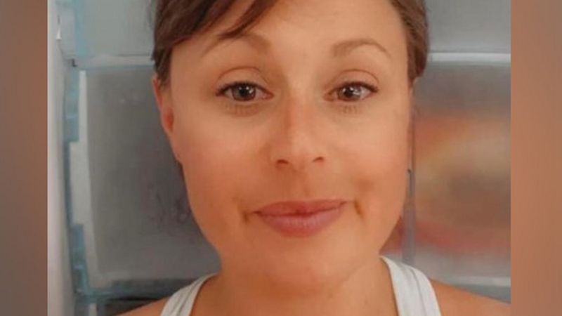 Biggleswade: Matthew Waddell guilty of body-in-suitcase murder - BBC News