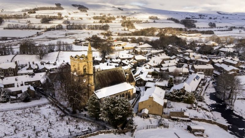 Weather: Cold weather continues across the UK - BBC Newsround