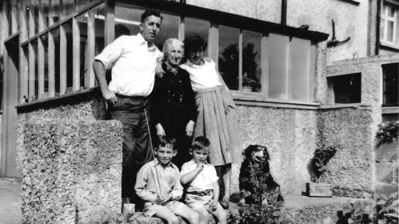 The personal SOS messages the BBC used to send - BBC News