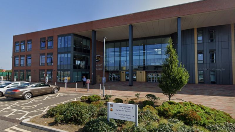 Rhyl High School pupil and two adults assaulted - BBC News