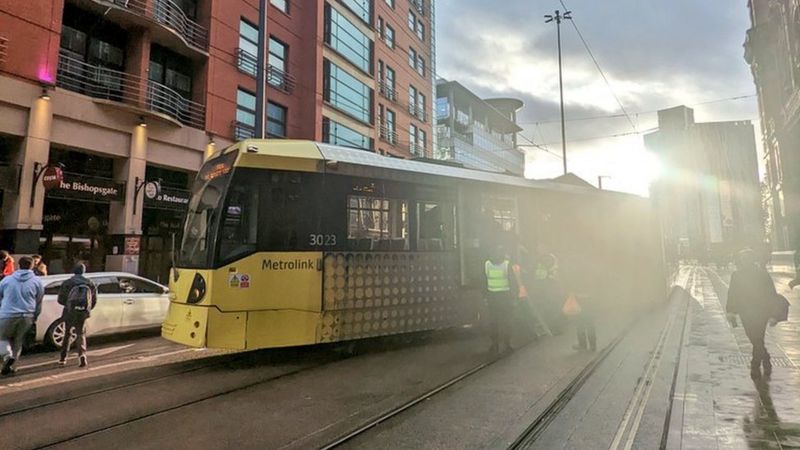 Manchester Metrolink tram derails in city centre - BBC News