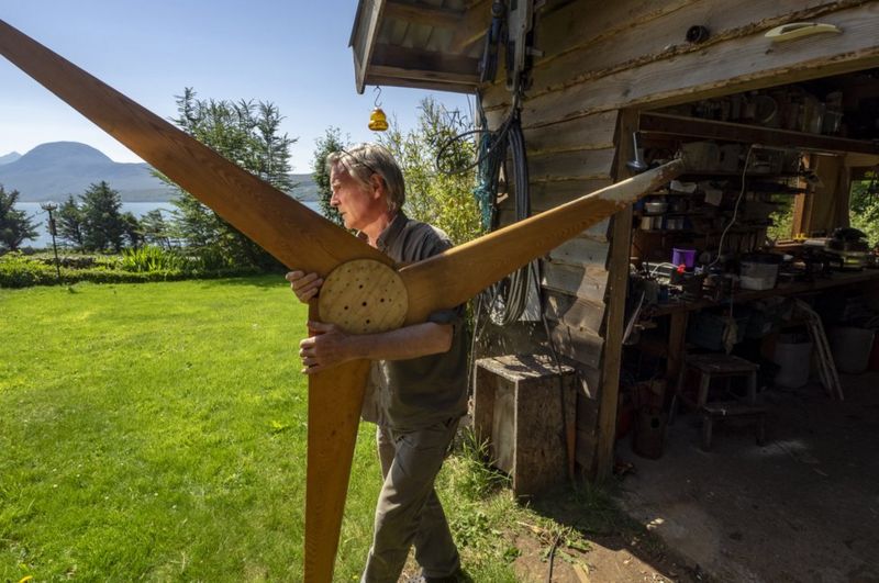 The remote UK community living off-grid - BBC News