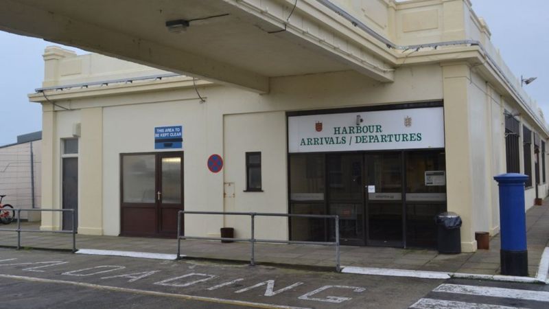 Proof of status reminder for Guernsey travellers - BBC News