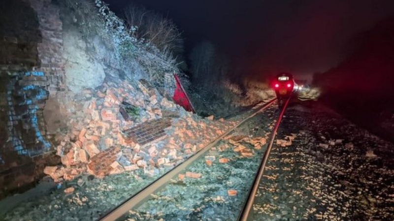 Network Rail safety advice after train hit bricks - BBC News