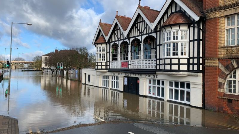 In Pictures: Flood-hit areas in the Midlands - BBC News