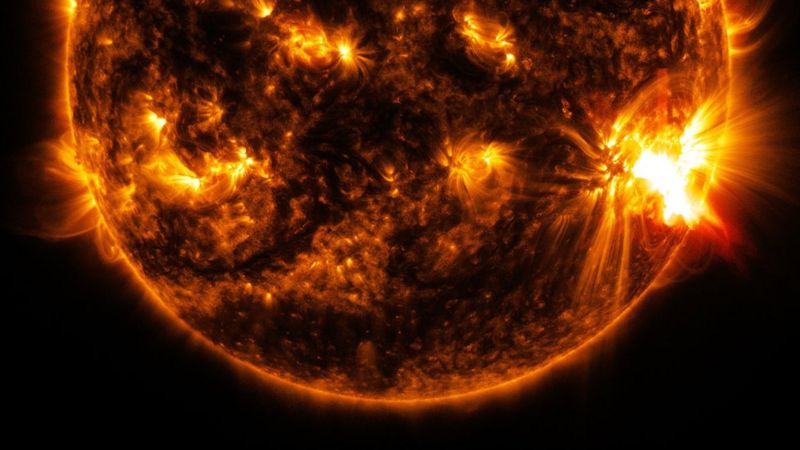 Solar storm: Evidence found of huge eruption from Sun - BBC News