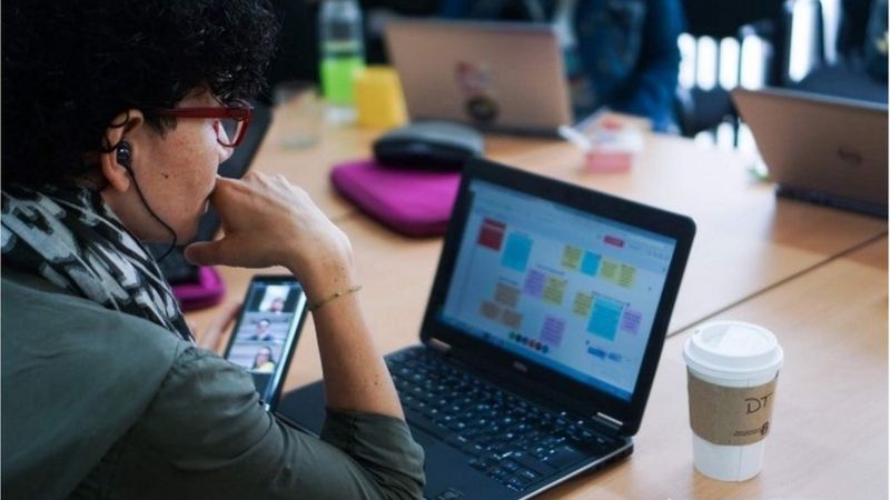 The tech promising to bring lectures alive - BBC News