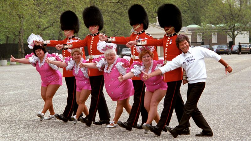 Mo Moreland: Tributes paid after Roly Polys lead dancer dies aged 87 ...