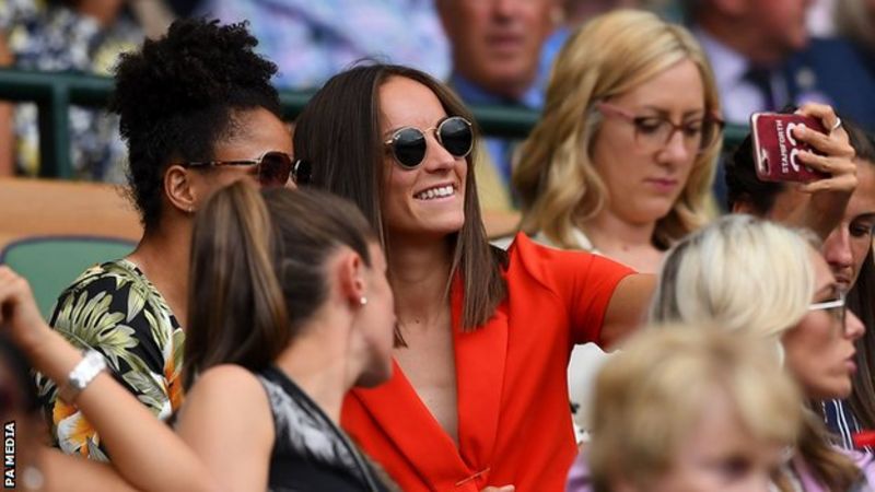 Wimbledon 2019: Lionesses enjoy day out in Royal Box - BBC Sport