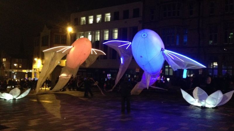 Durham's Lumiere festival attracts 200,000 to city - BBC News