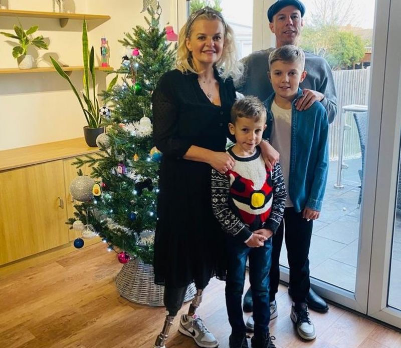 Sepsis: 'My life changed eight years ago on Christmas Eve' - BBC News