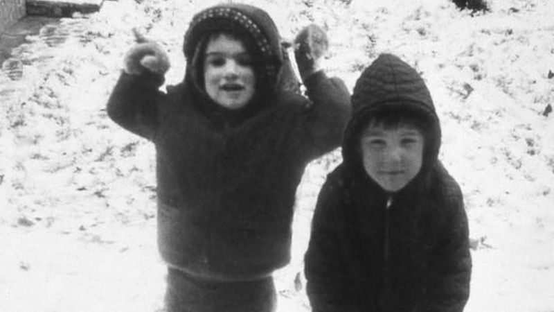 George Michael's family urge fans to 'raise a glass' - BBC News