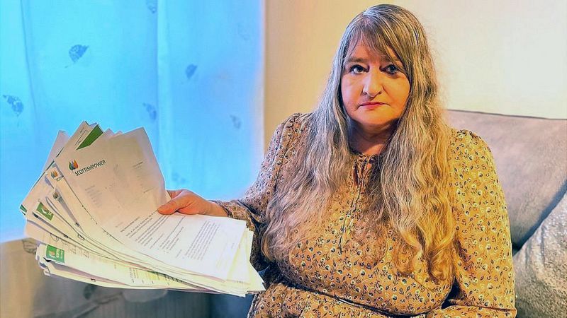 Woman 'harassed' by power firm over false debt - BBC News
