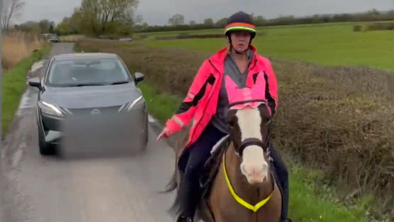 Safe pass horse riding event aims to tackle near-miss incidents - BBC News